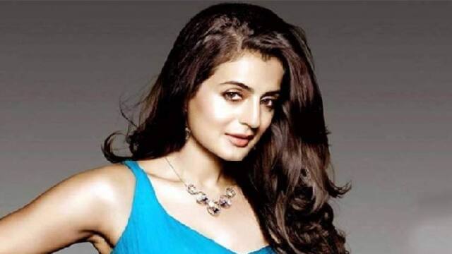 धोखाधड़ी में फंसी अभिनेत्री अमीषा पटेल को राहत, केस करने वाले को कोर्ट ...