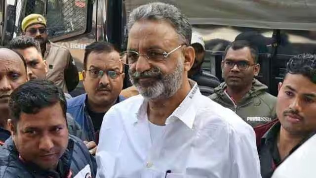 मुख्‍तार अंसारी के छोटे बेटे उमर पर कसा शिकंजा: गैर जमानती वारंट जारी ...