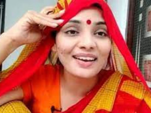 VIDEO: 'यूपी में का बा' के बाद नेहा राठौर पहलवानों के अखाड़े में कूदीं ...