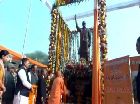 आगरा में अटल जी की प्रतिमा का अनावरण, ब्रज दर्शन के लिए एयर सफारी की भी ...