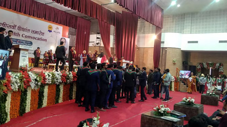 कानपुर के CSA दीक्षांत समारोह में नाराज हुईं राज्यपाल, कुलपति को रोका ...